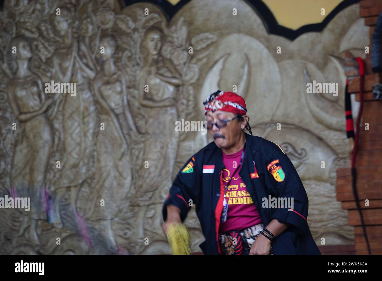 The performer pecut samandiman with batik cloth. The art of the ...