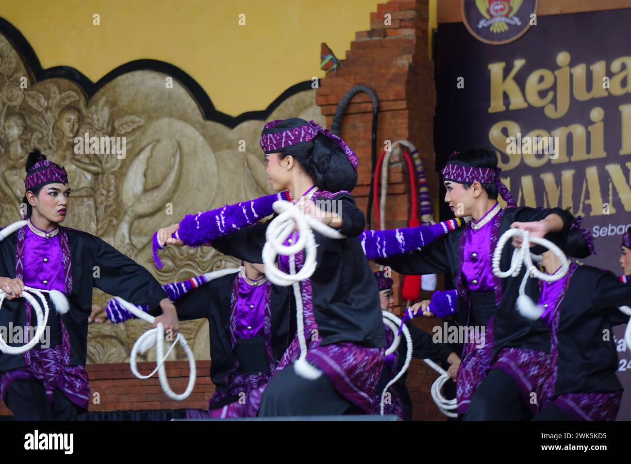 The performer pecut samandiman with batik cloth. The art of the ...
