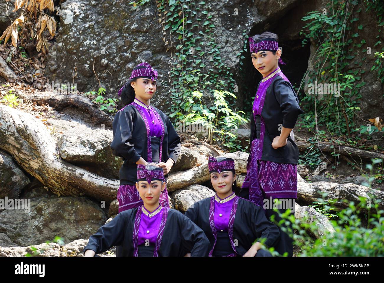 The performer pecut samandiman with batik cloth. The art of the ...