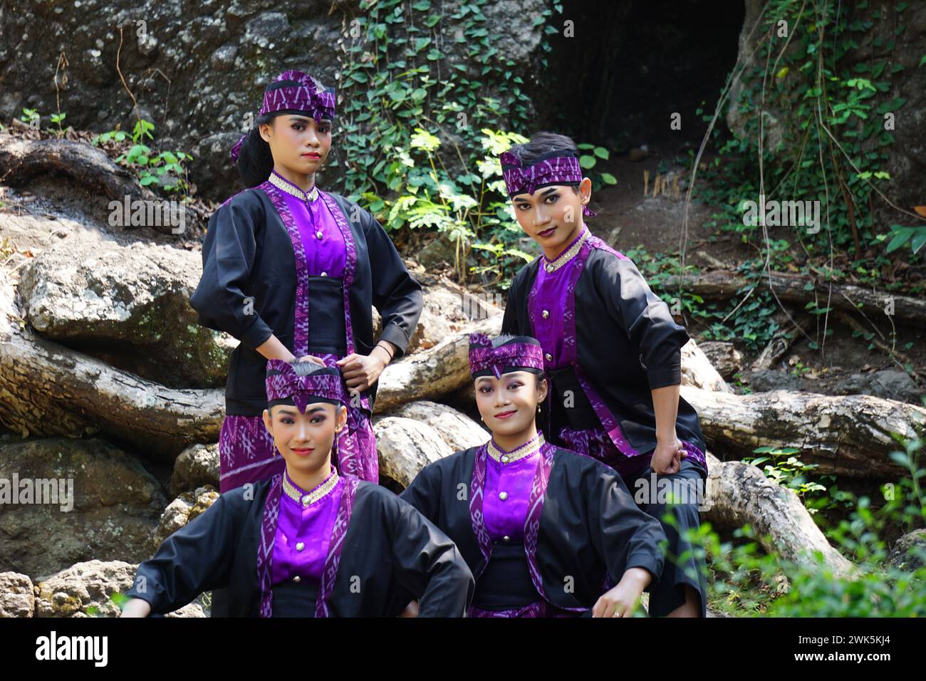 The performer pecut samandiman with batik cloth. The art of the ...