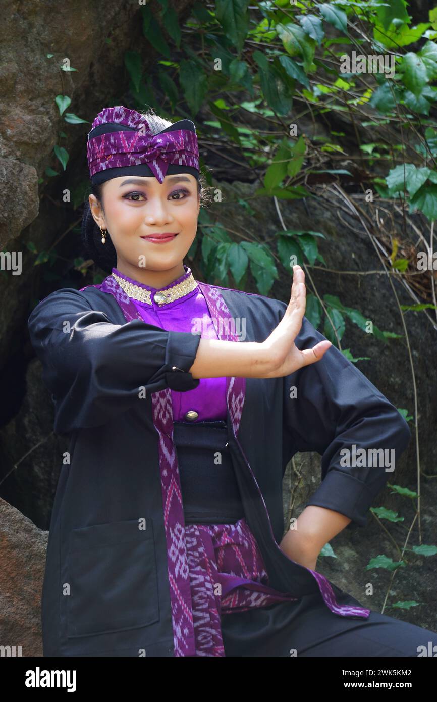 The performer pecut samandiman with batik cloth. The art of the ...