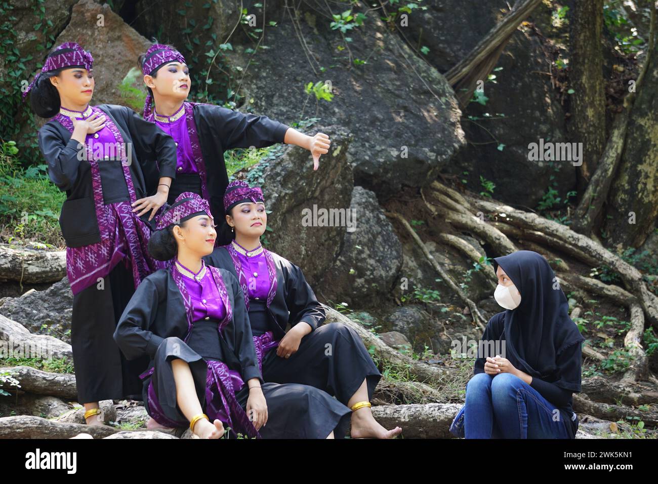 The performer pecut samandiman with batik cloth. The art of the ...
