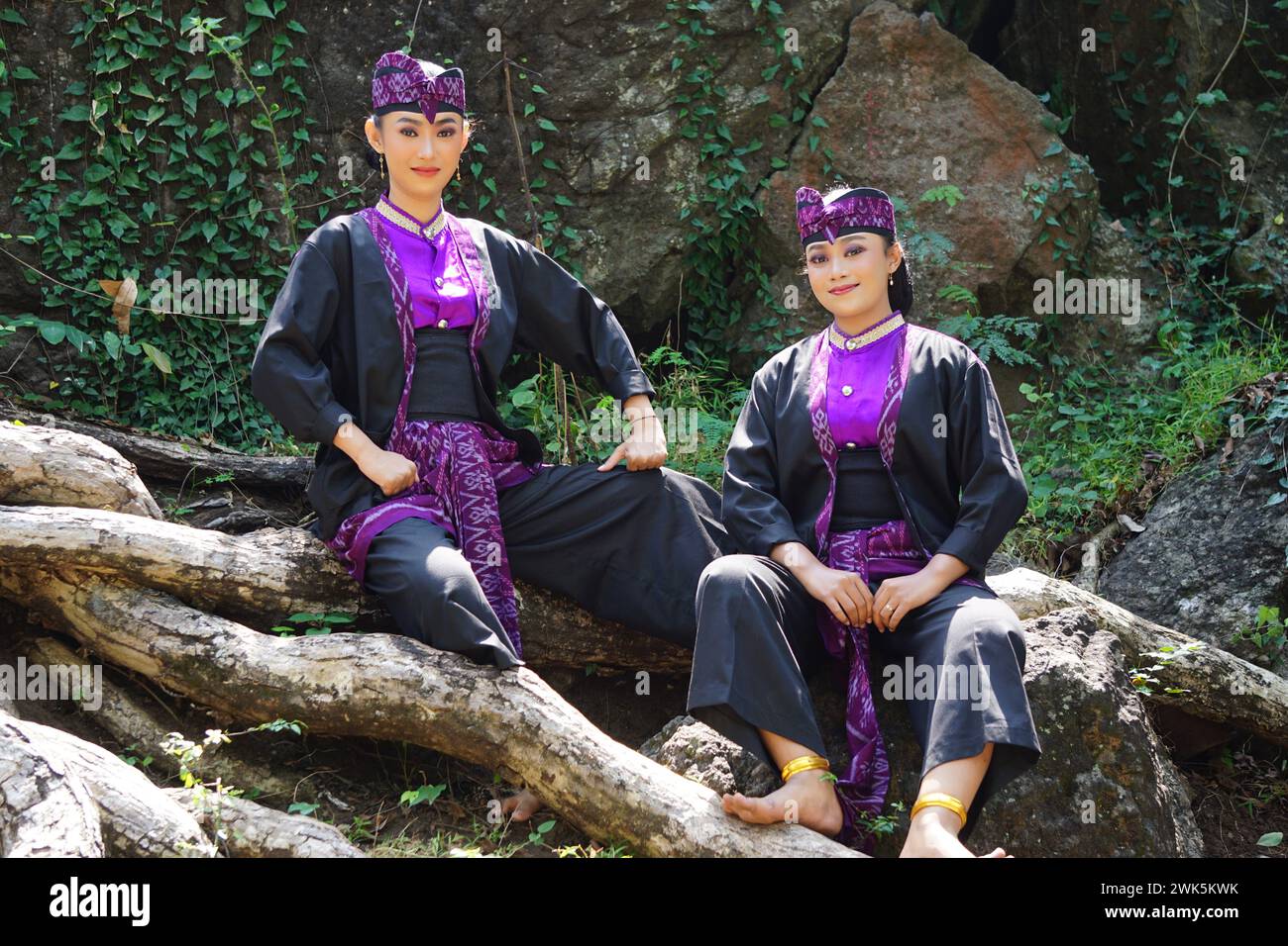 The performer pecut samandiman with batik cloth. The art of the ...