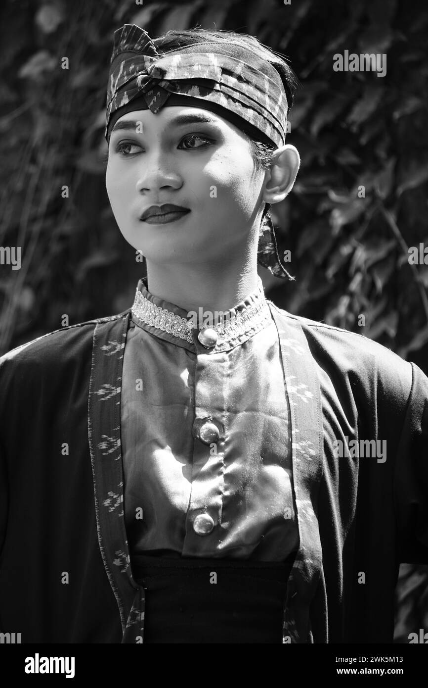 The performer pecut samandiman with batik cloth. The art of the ...