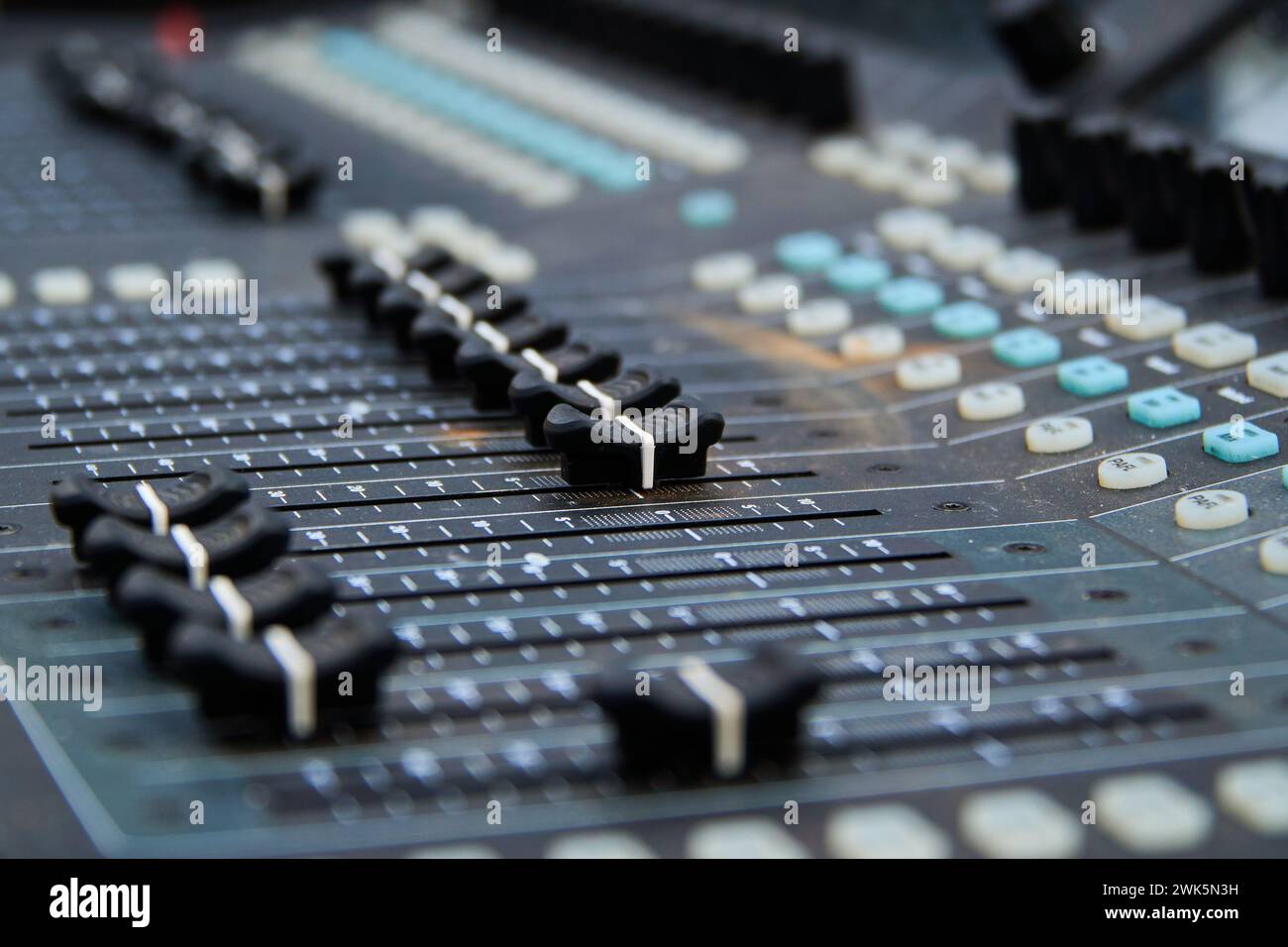 Sound engineer concert hi-res stock photography and images - Alamy