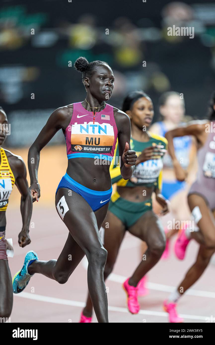 Athing MU participating in the 800 meters at the World Athletics ...