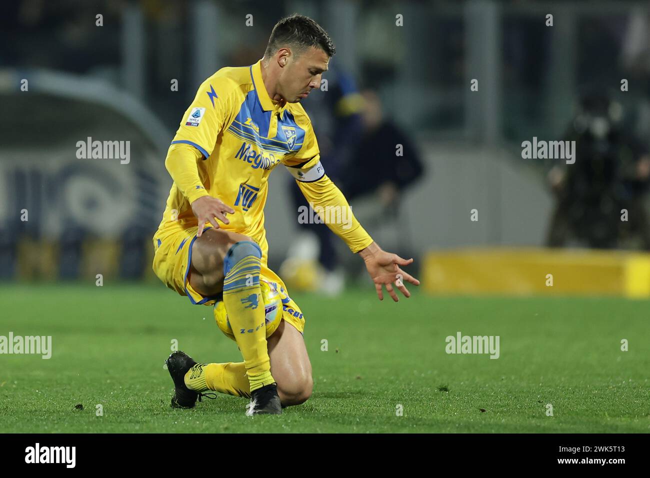 Frosinone's Italian midfielder Luca Mazzitelli controls the ball during ...