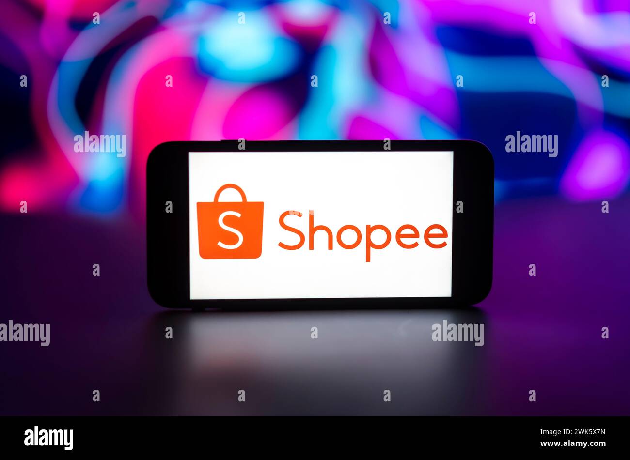 Phone shopee logo on screen hi-res stock photography and images - Alamy