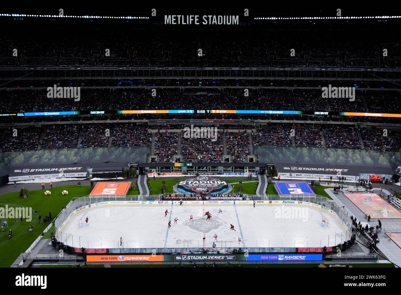 The New York Islanders play the New York Rangers during the third period of an NHL Stadium ...