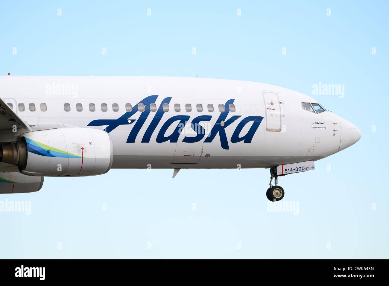 737 800 front hi-res stock photography and images - Alamy