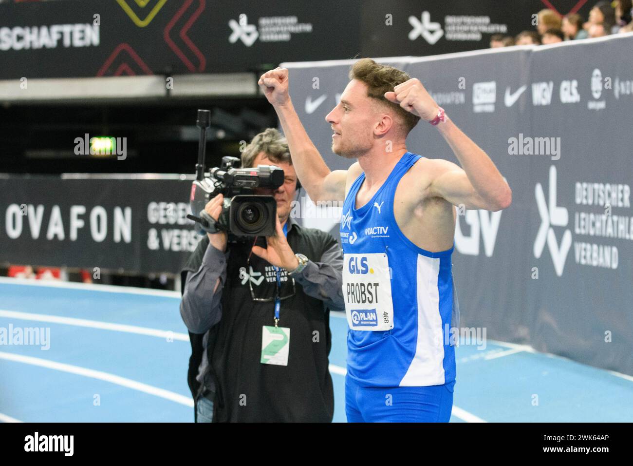 Winning 1500 meters hi-res stock photography and images - Alamy