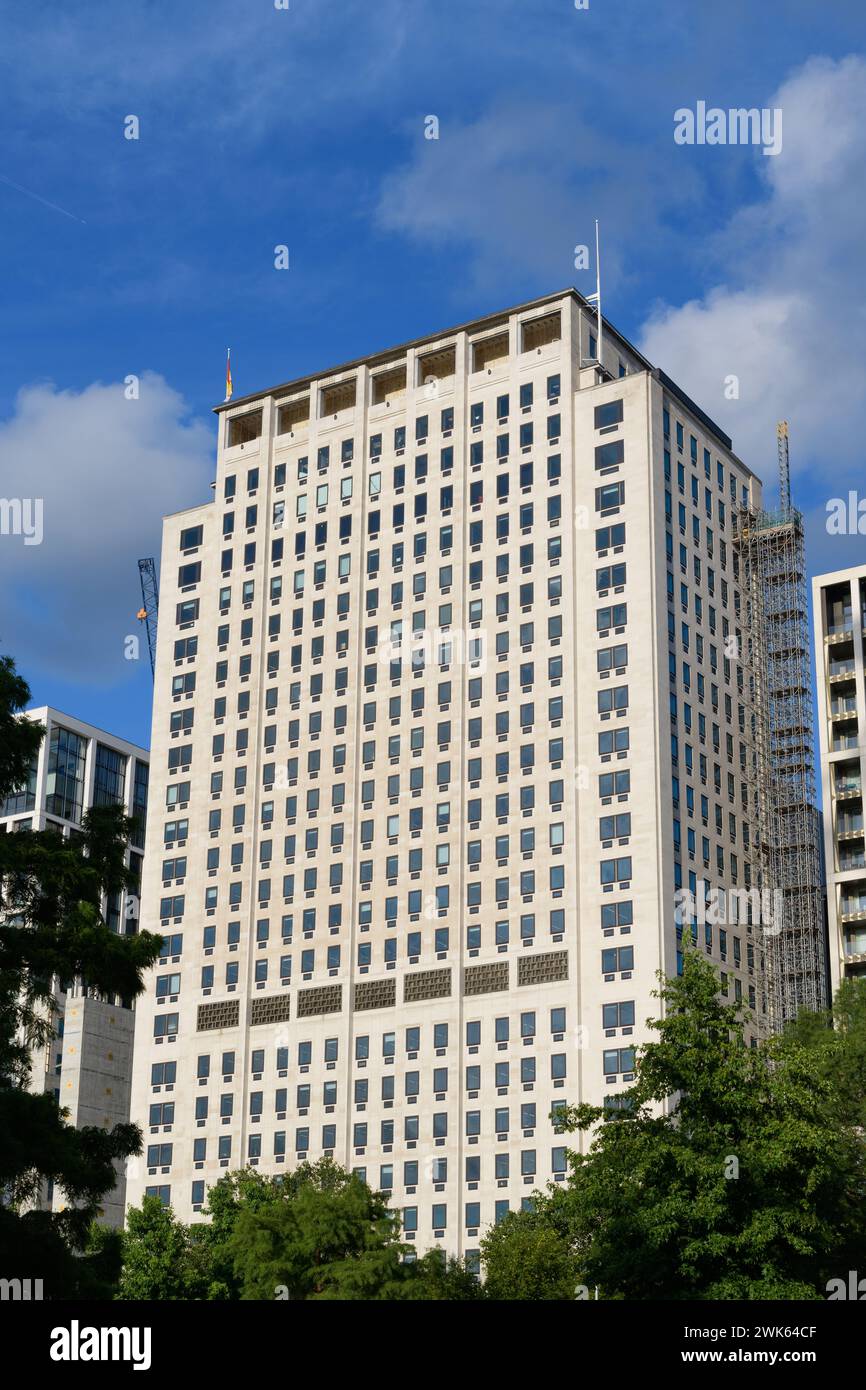 Shell centre hq hi-res stock photography and images - Alamy