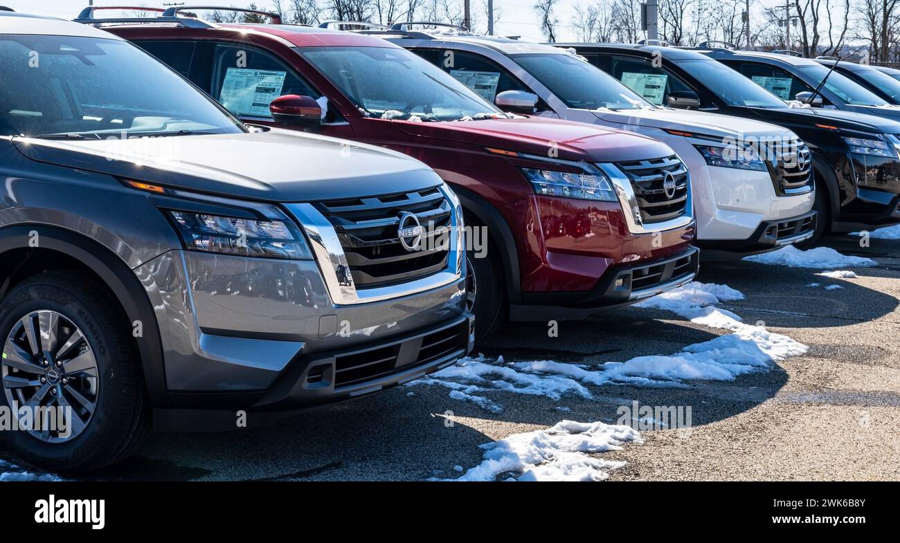 A line of Nissan vehicles for sale at a dealership Stock Photo - Alamy