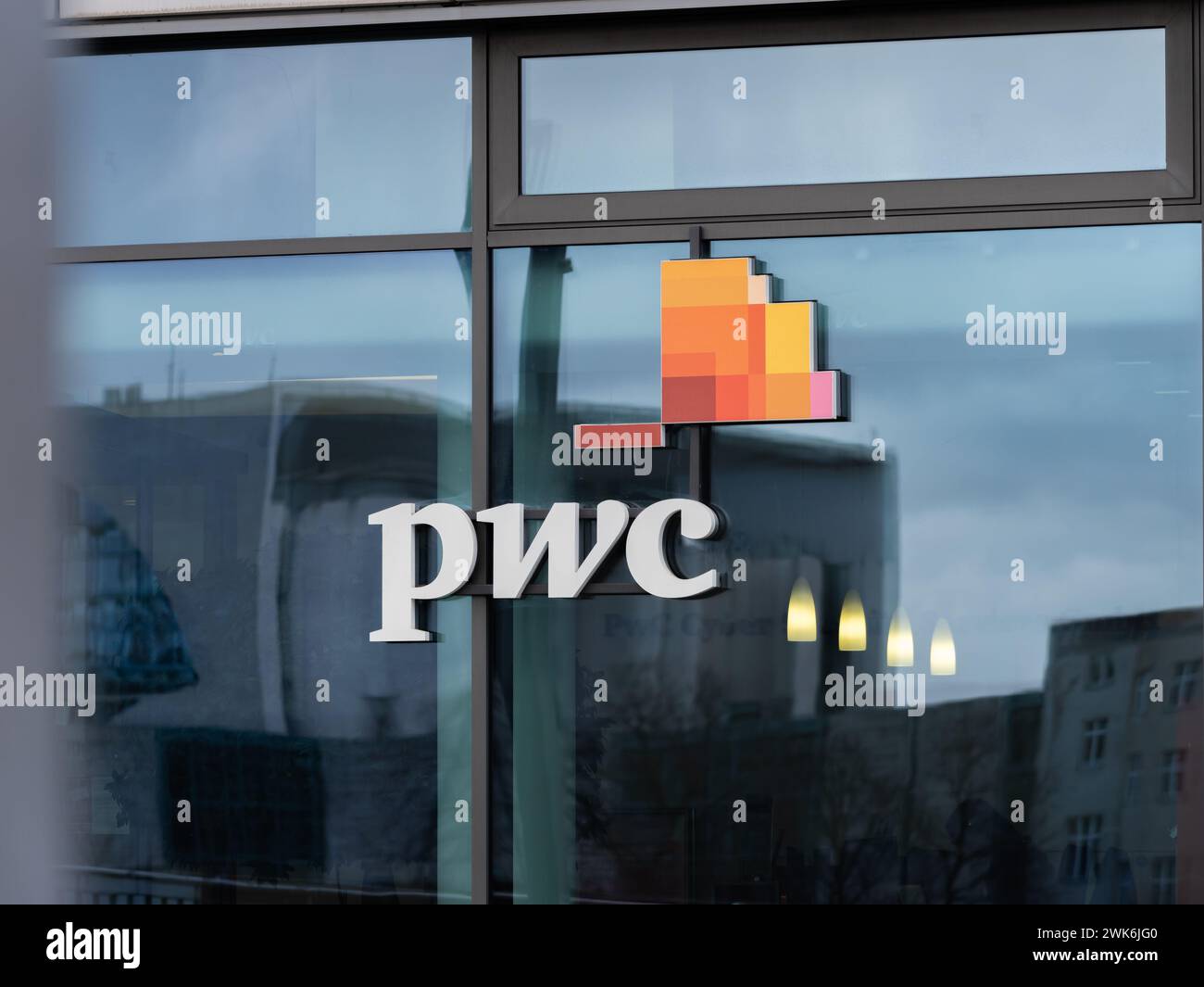 Pwc company logo hi-res stock photography and images - Alamy
