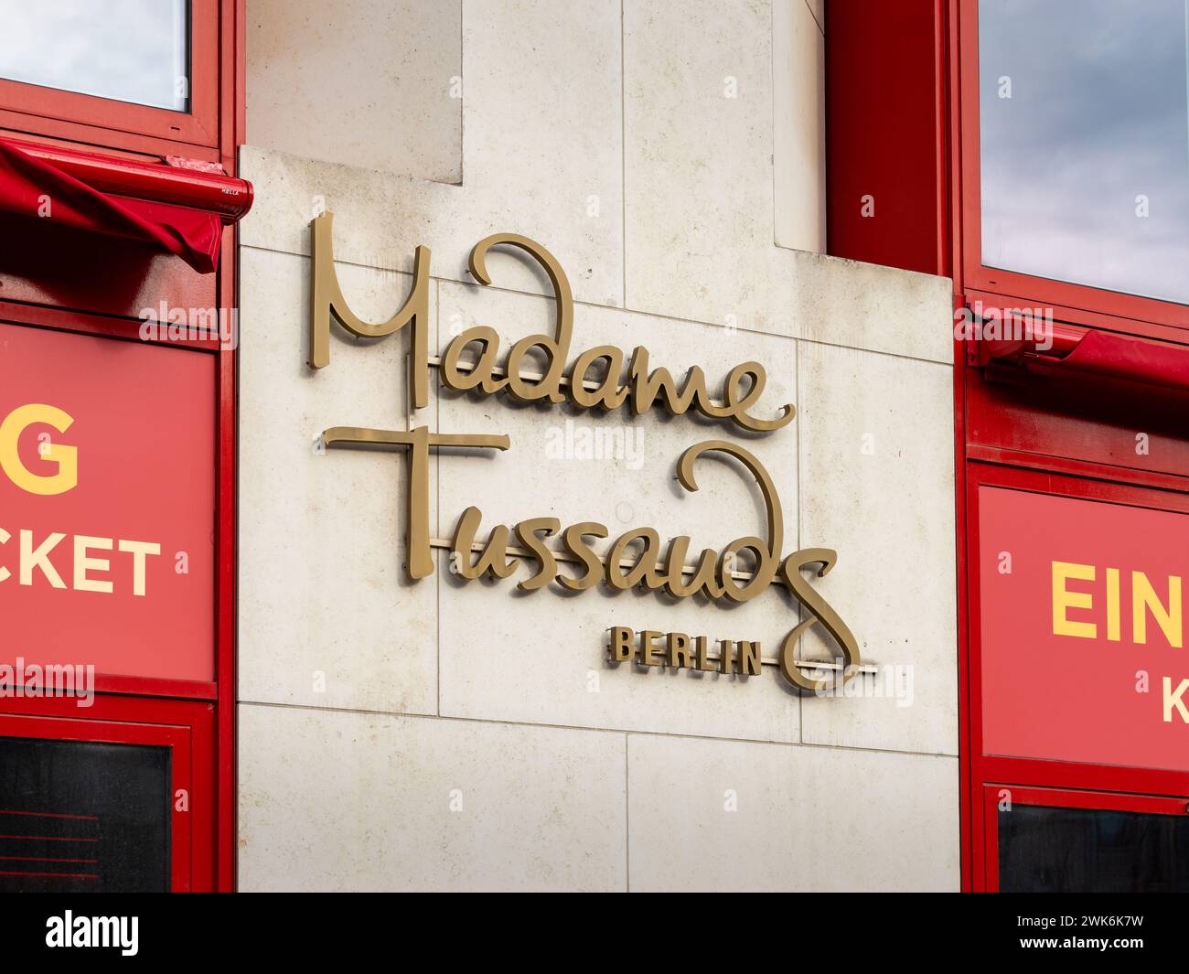 Madame tussauds building hi-res stock photography and images - Alamy