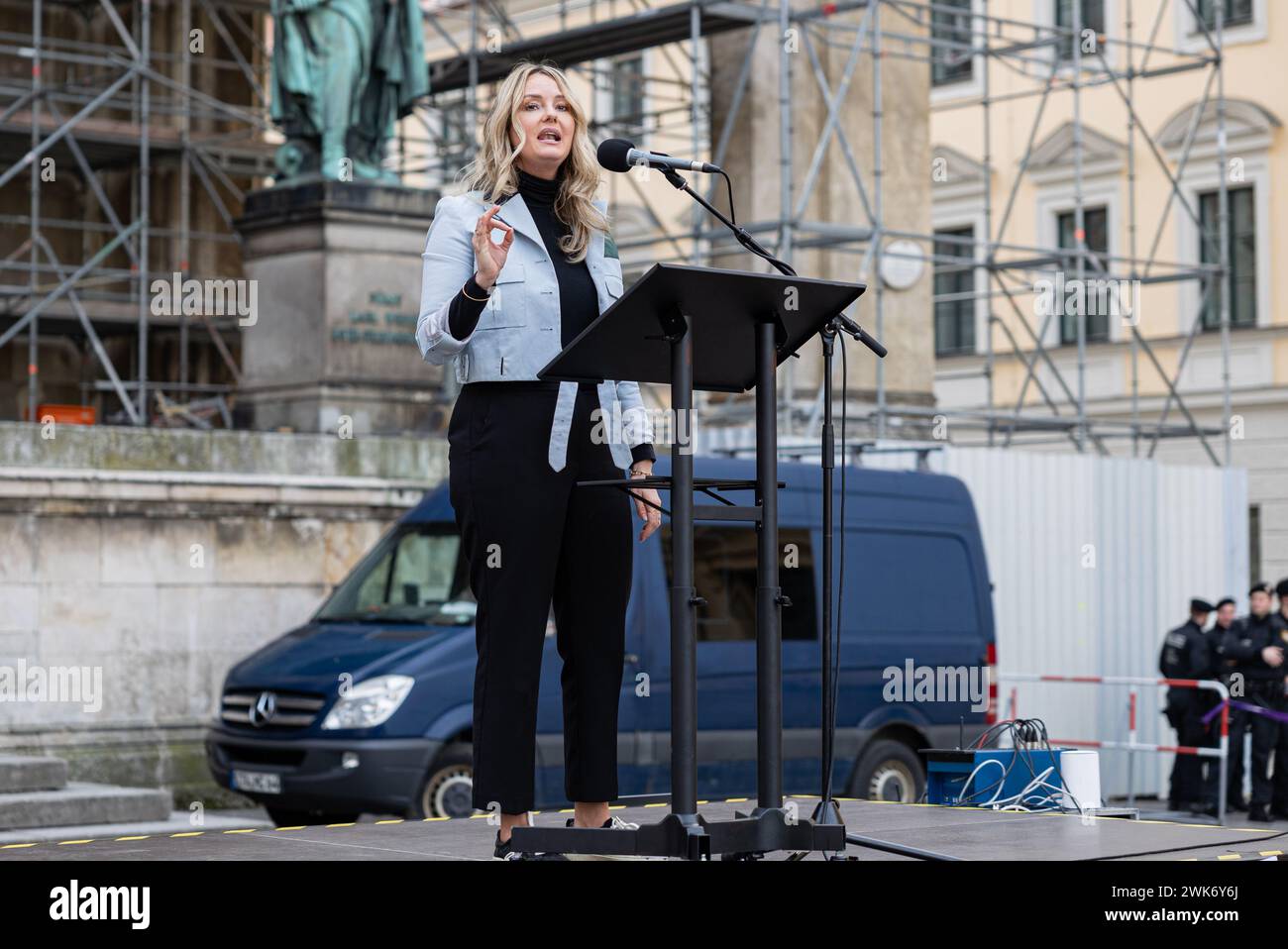Mona Fuchs, Grüne. Wenige hunderte Menschen versammelten sich am 18.2. ...