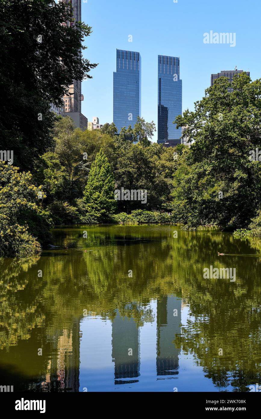 Deutsche bank new york park hi-res stock photography and images - Alamy
