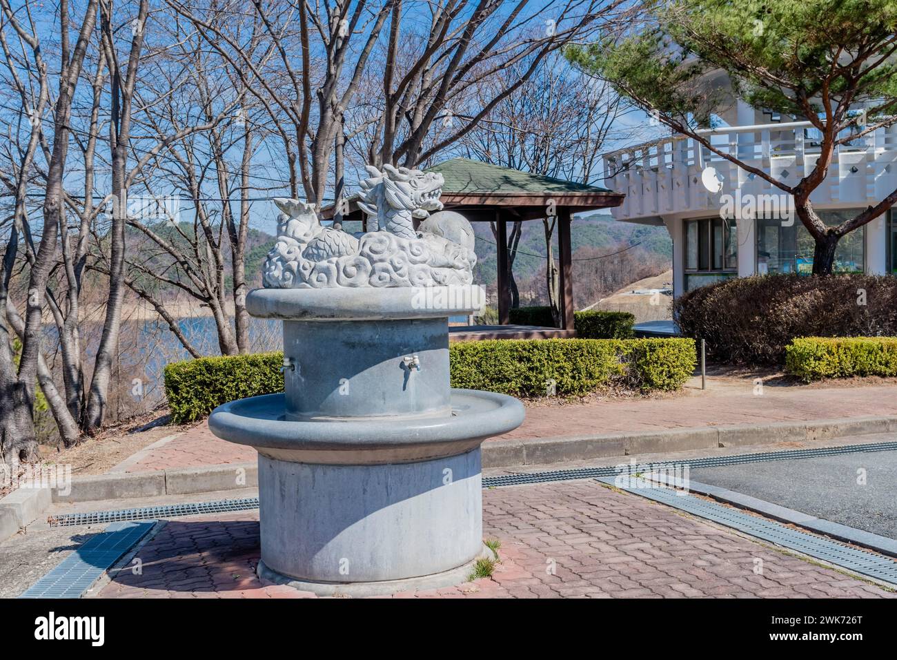 Capstone architecture hi-res stock photography and images - Alamy