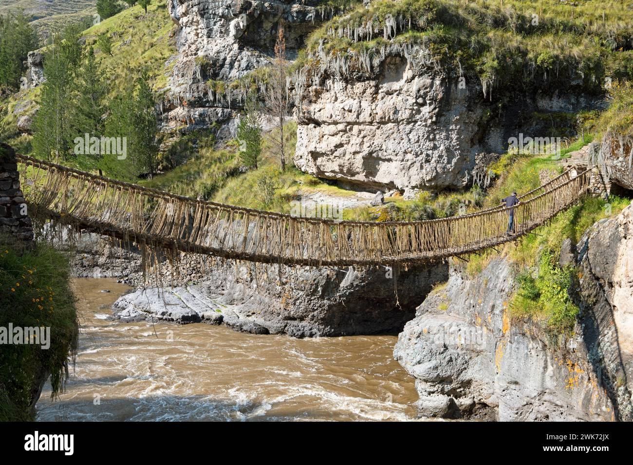 Rope bridge peru hi-res stock photography and images - Alamy
