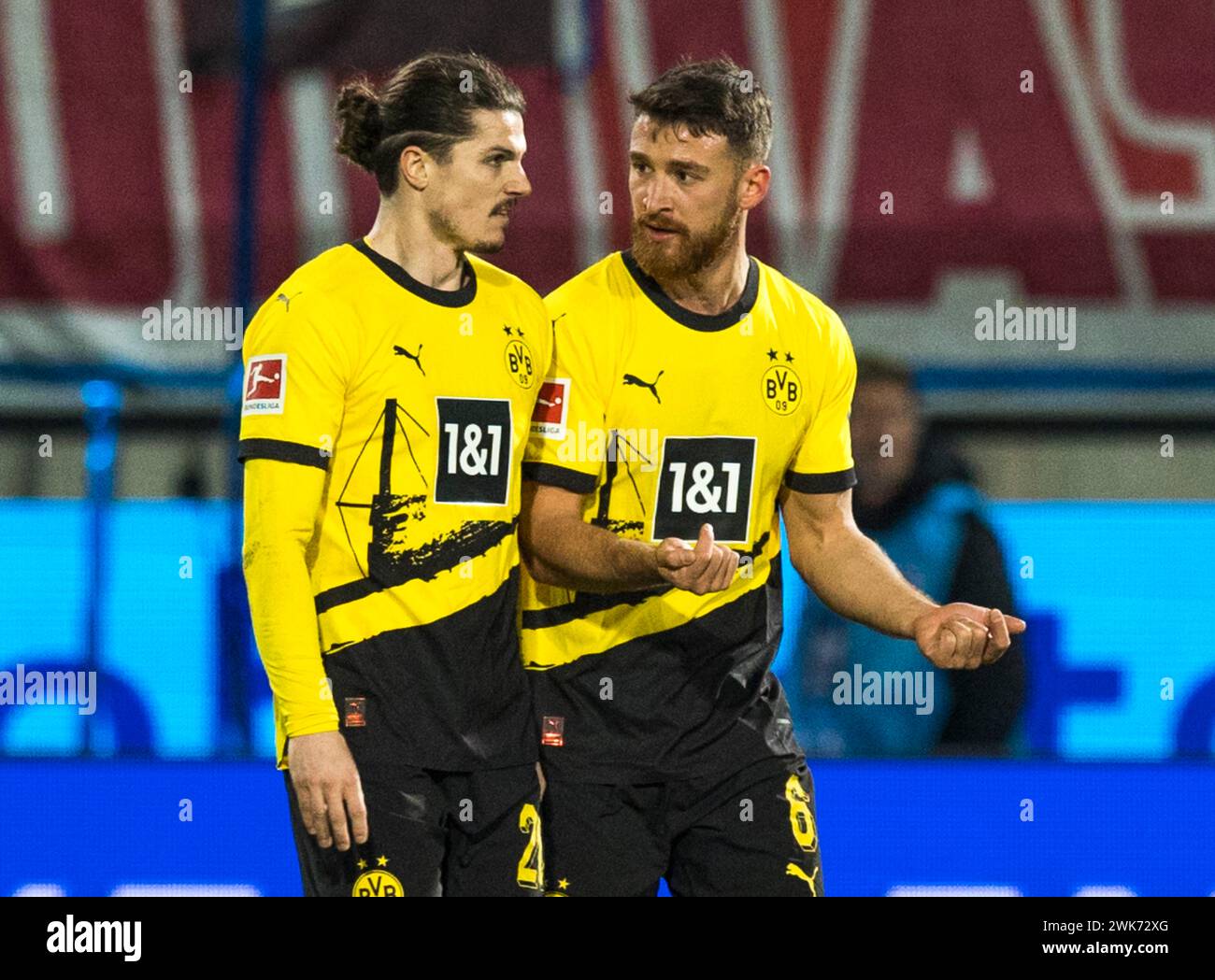 Football match, Salih OeZCAN Borussia Dortmund r. explains to Marcel ...
