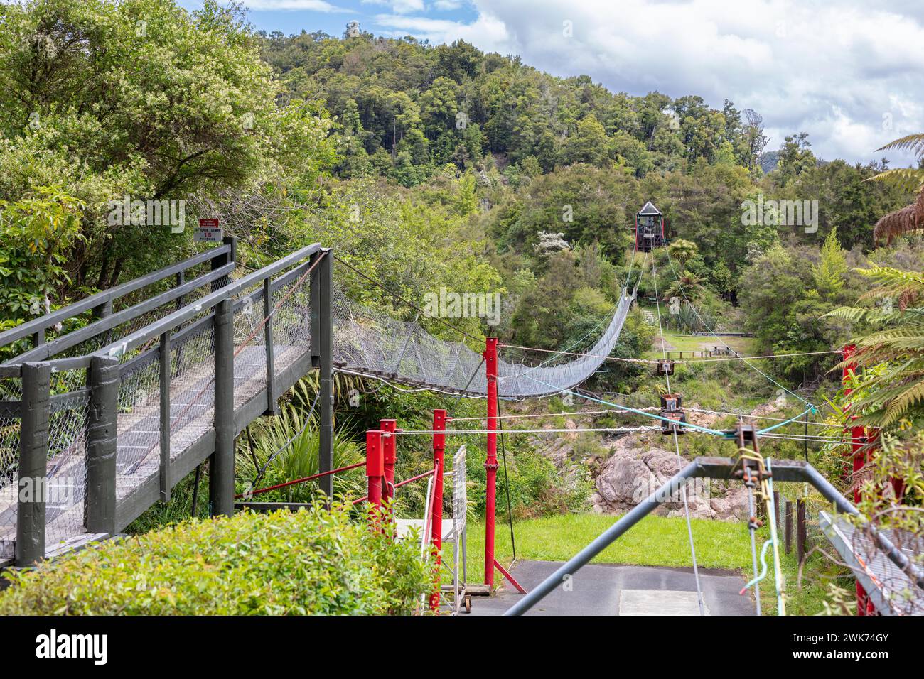 Buller Gorge Swingbridge, Buller River, Murchison, Neuseeland Stock ...