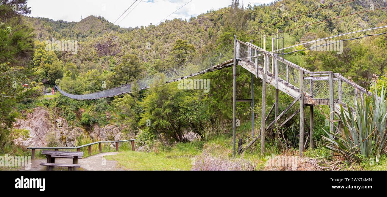 Buller Gorge Swingbridge, Buller River, Murchison, Neuseeland Stock ...