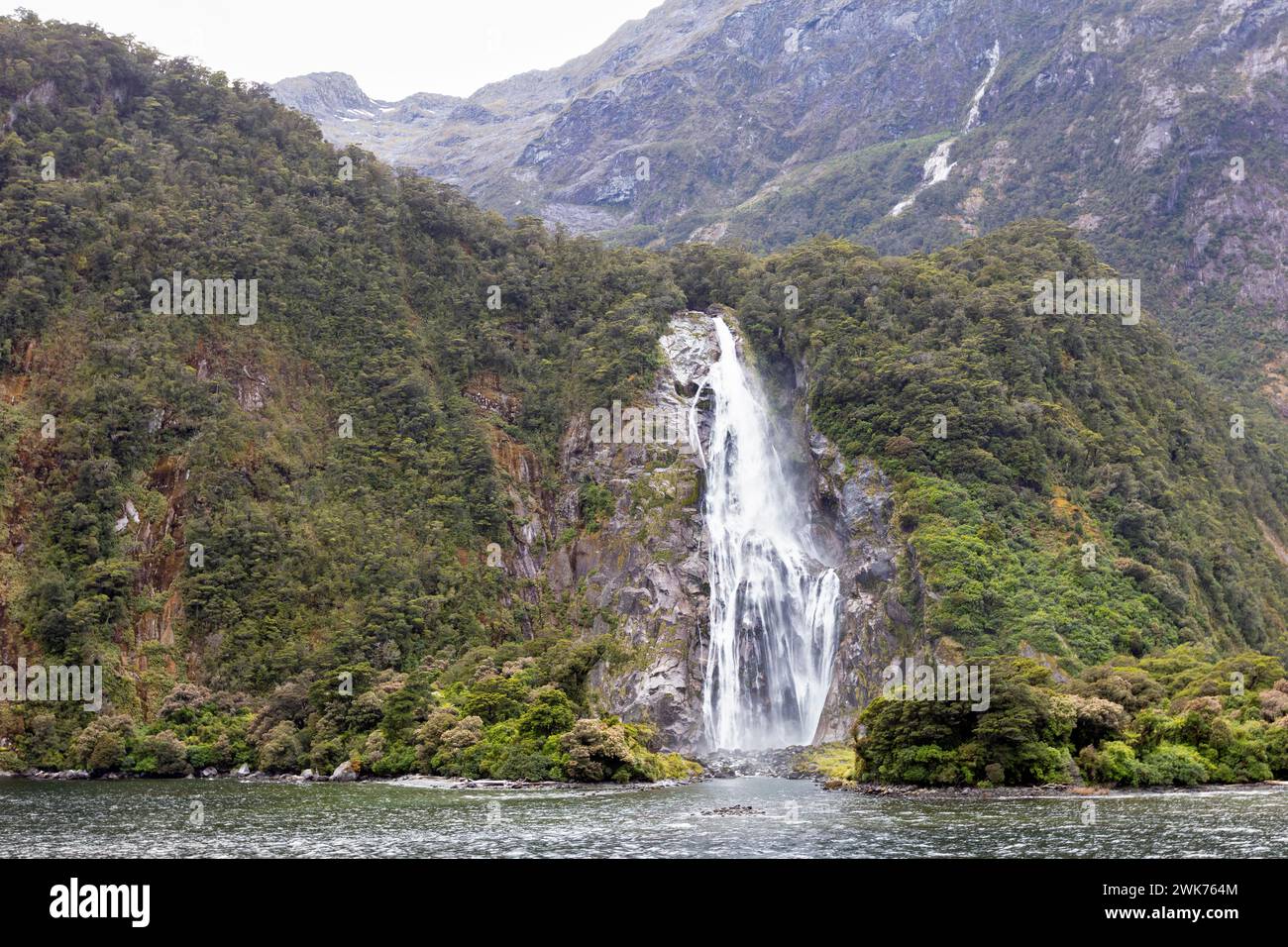 Bowen Falls, Milford Sound, Fiordland National Park, Neuseeland Stock ...