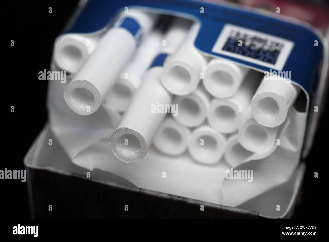 Cigarette pack hi-res stock photography and images - Alamy