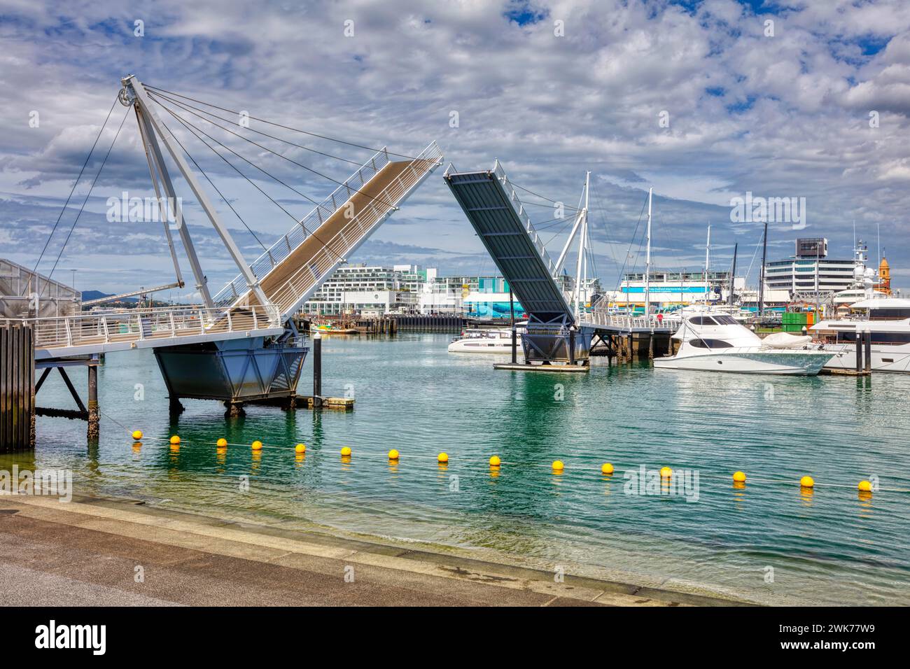 Viaduct Lift Bridge, Marina, Auckland, Neuseeland Stock Photo - Alamy