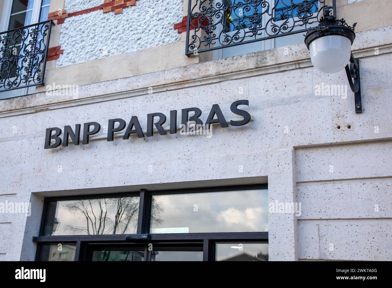 Bordeaux , France - 02 12 2024 : Bnp paribas logo sign and text brand ...