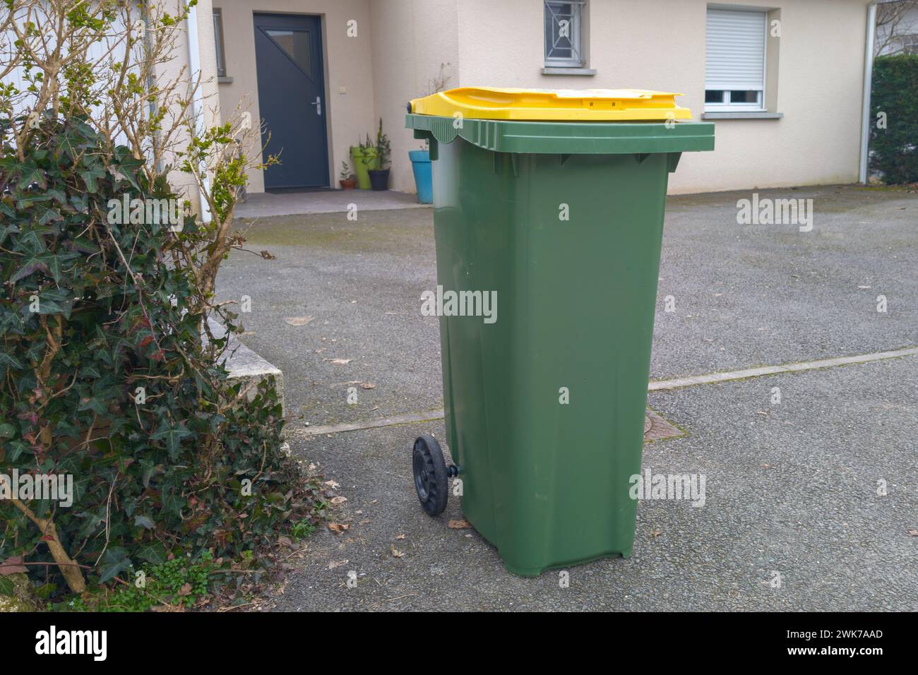 Recycling bin green trash can with yellow lid for sorting recyclable ...