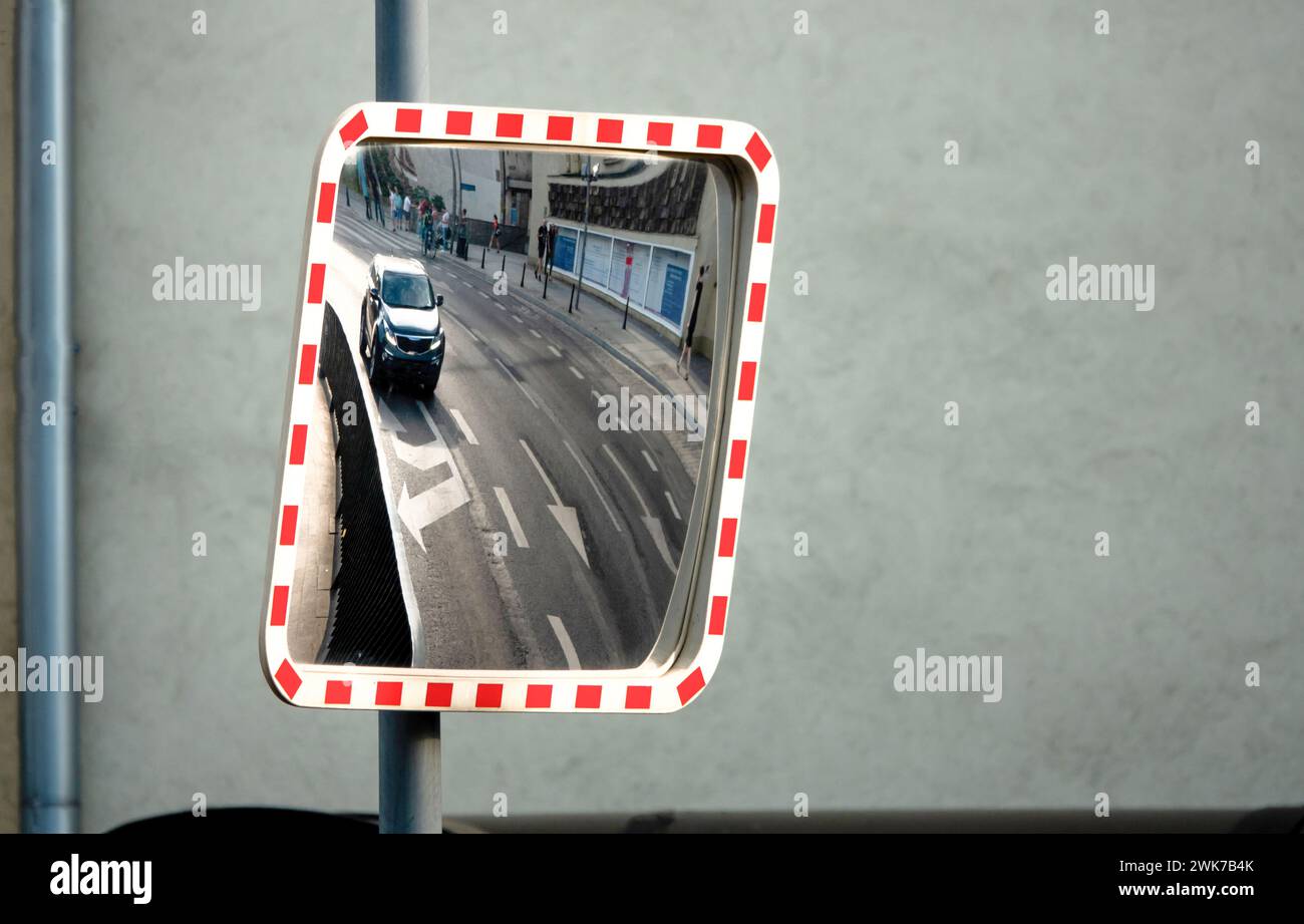 Transport road safety convex mirror hi-res stock photography and images ...