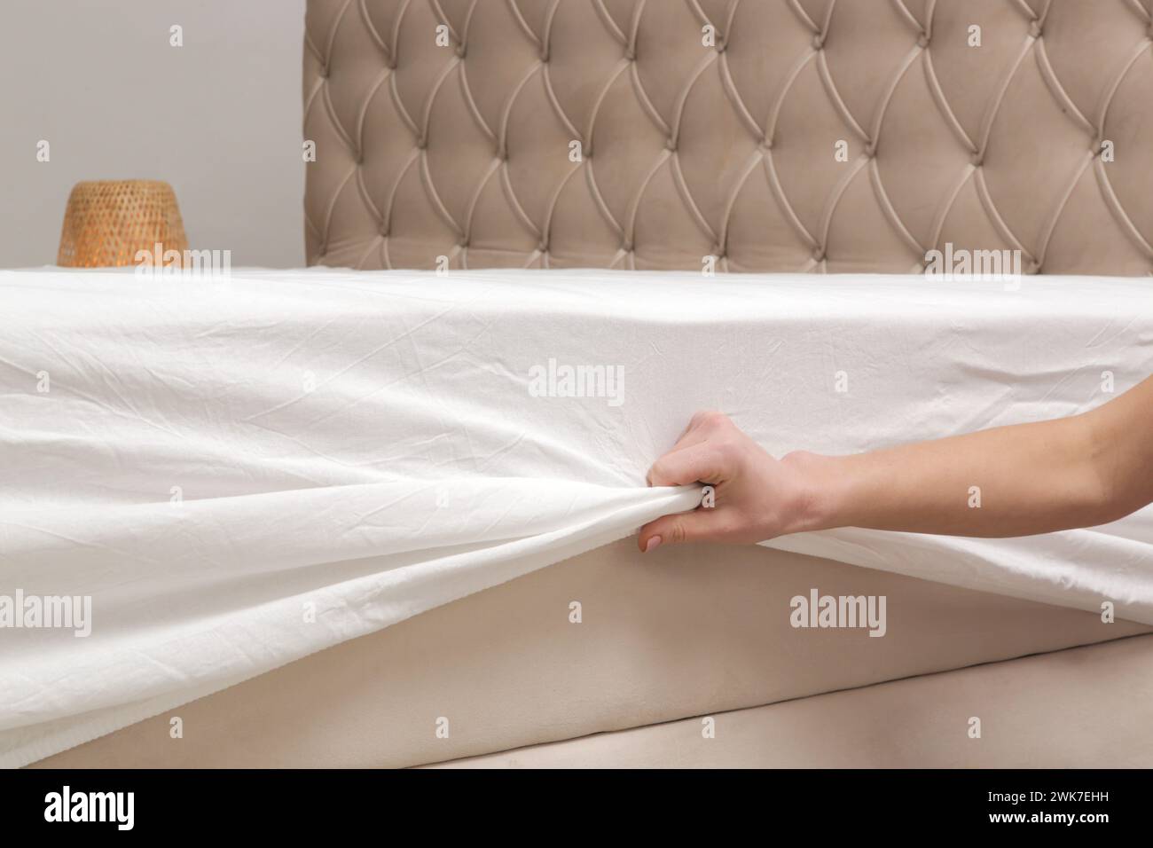 Fitted sheet mattress hi-res stock photography and images - Alamy