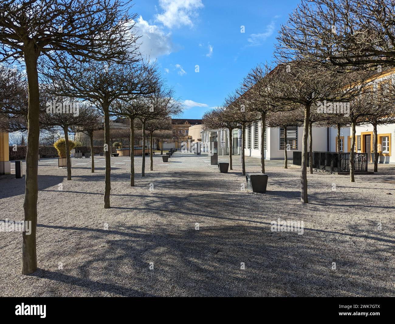 Courtyard of abbey hi-res stock photography and images - Alamy
