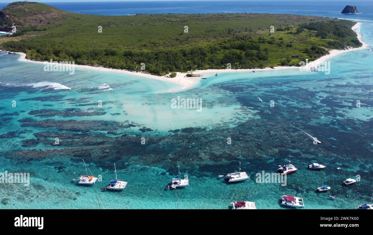 Mauritius Flat Island lagoon with catamarans and boats Stock Photo - Alamy
