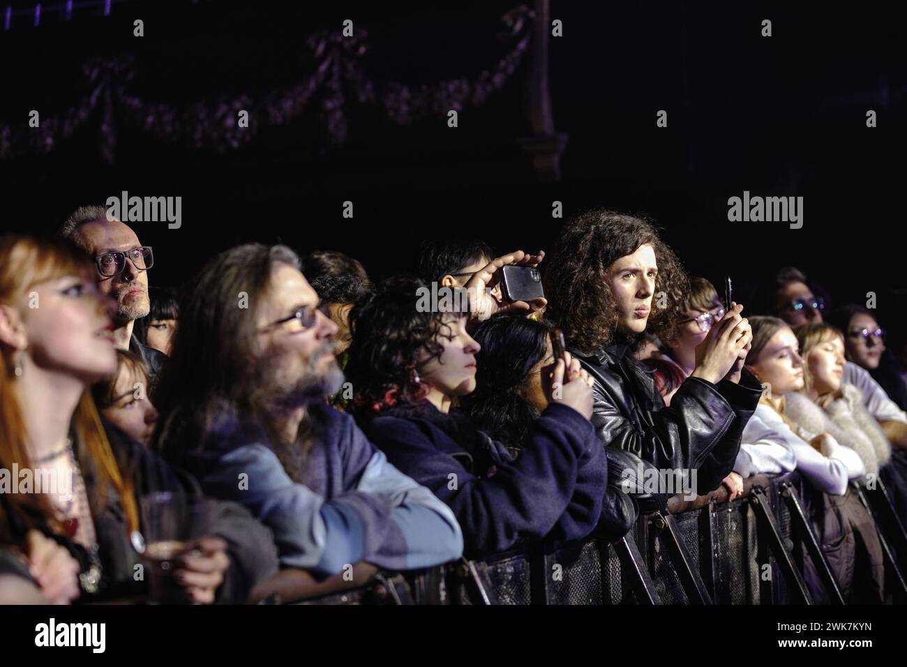 Front row hi-res stock photography and images - Alamy