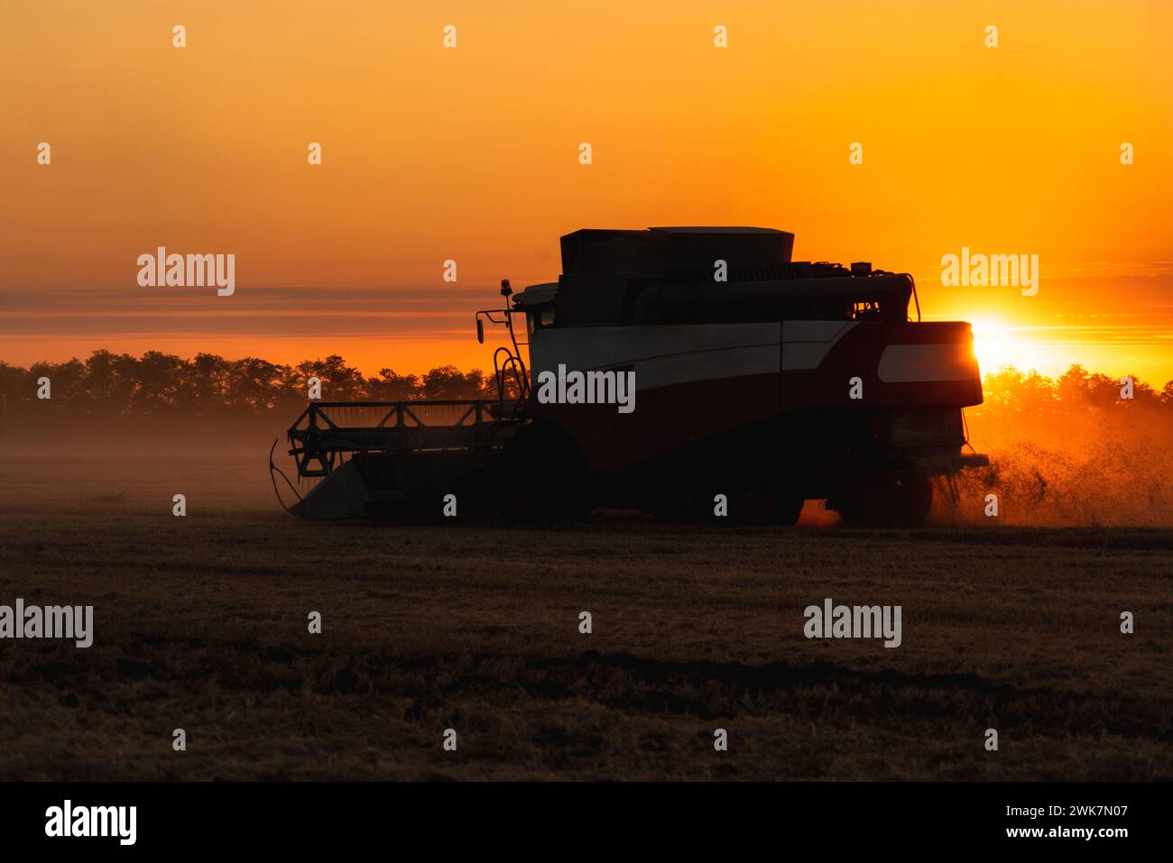 Combine harvester on grain agricultural hi-res stock photography and ...