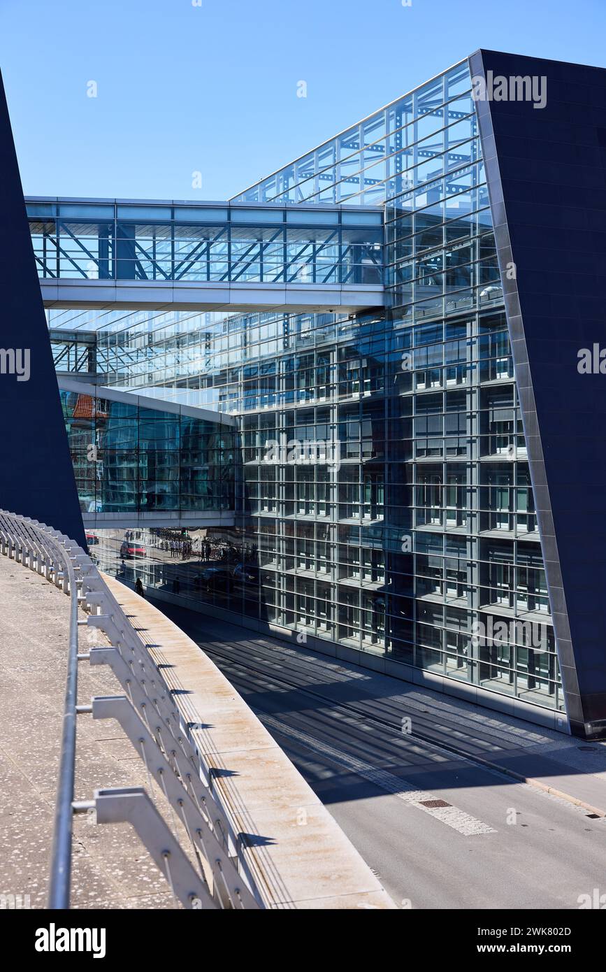 The Royal Library (Den Sorte Diamant/The Black Diamond), designed by ...