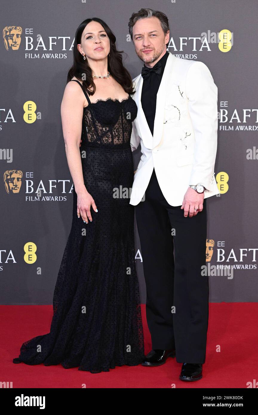 Lisa Liberati, mit Ehemann James McAvoy bei der Verleihung der BAFTA ...