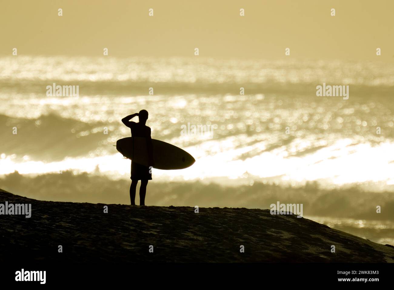 Waves rolling on shore sunny hi-res stock photography and images - Alamy