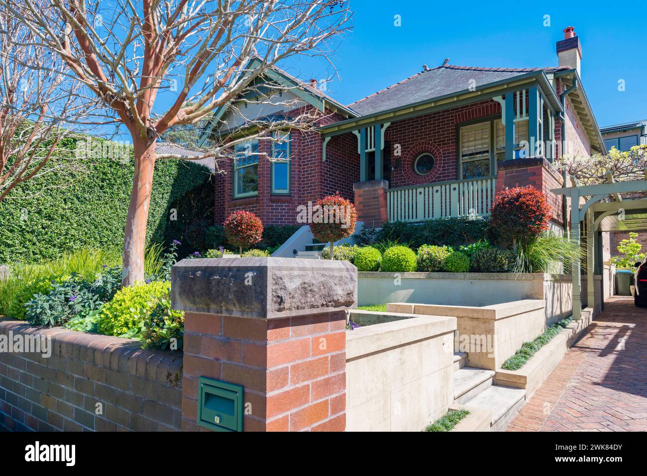 Federation bungalow style homes houses hi-res stock photography and ...