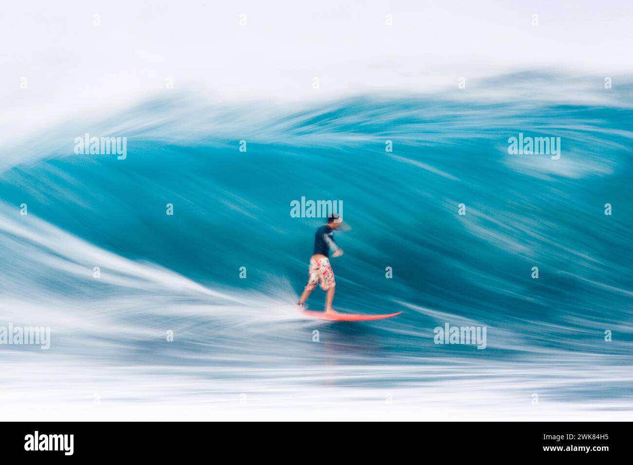 surfing Pipeline, north shore Stock Photo - Alamy
