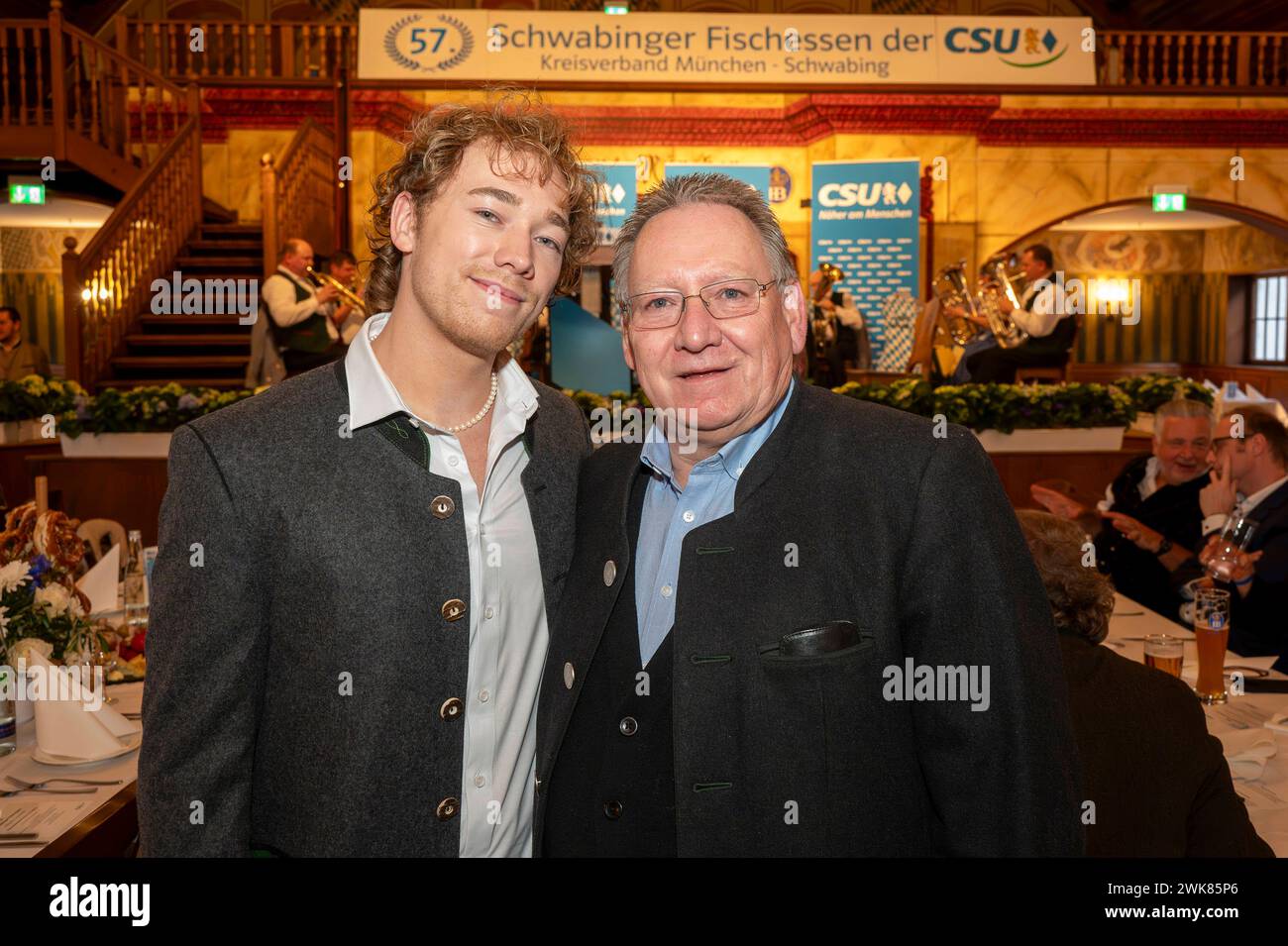 Muenchen, 57. Schwabinger Fischessen im vollen Festsaal des Muenchner Hofbraeuhauses, Benedikt ...
