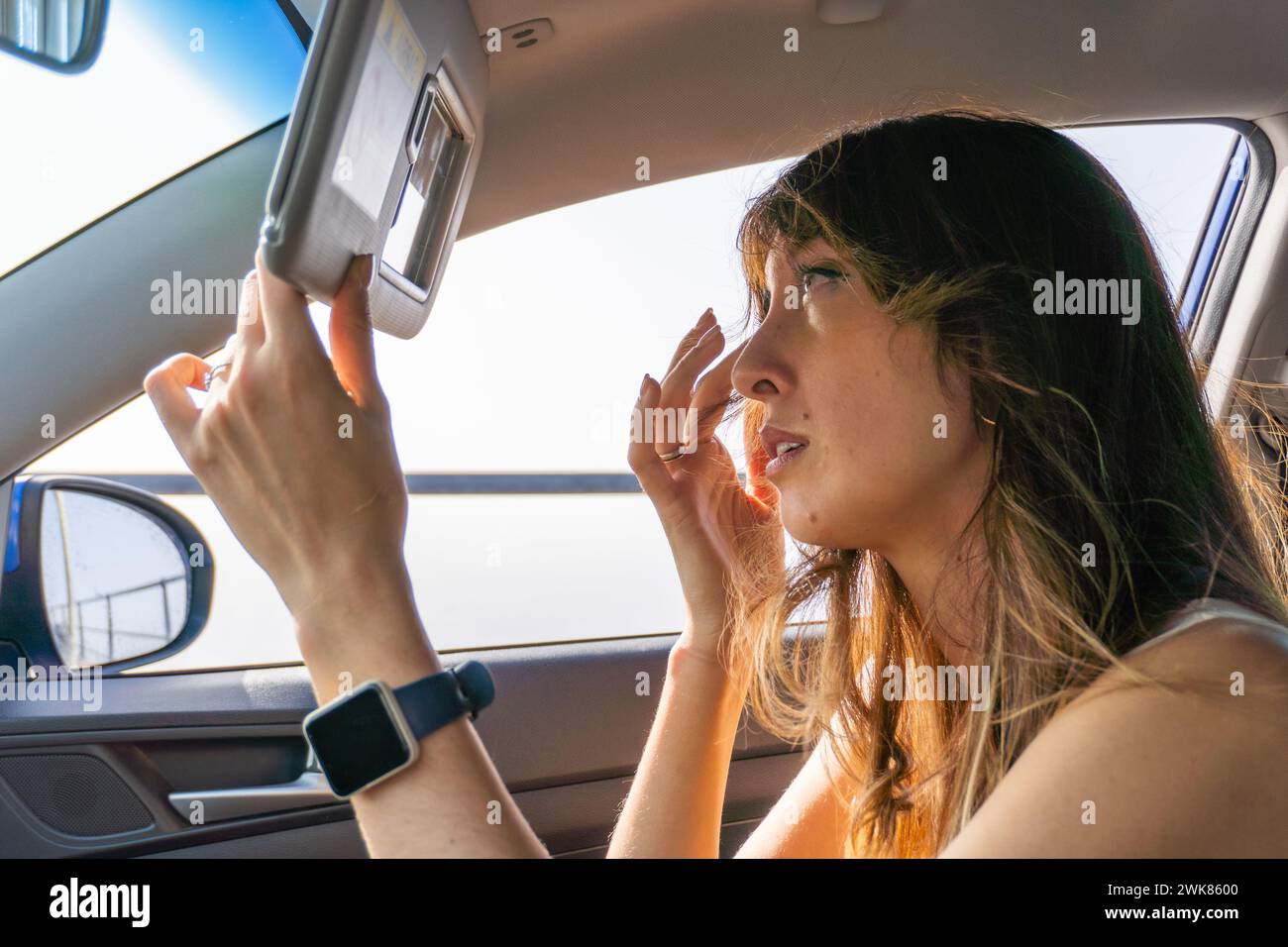 woman fixing her makeup inside a car Stock Photo - Alamy