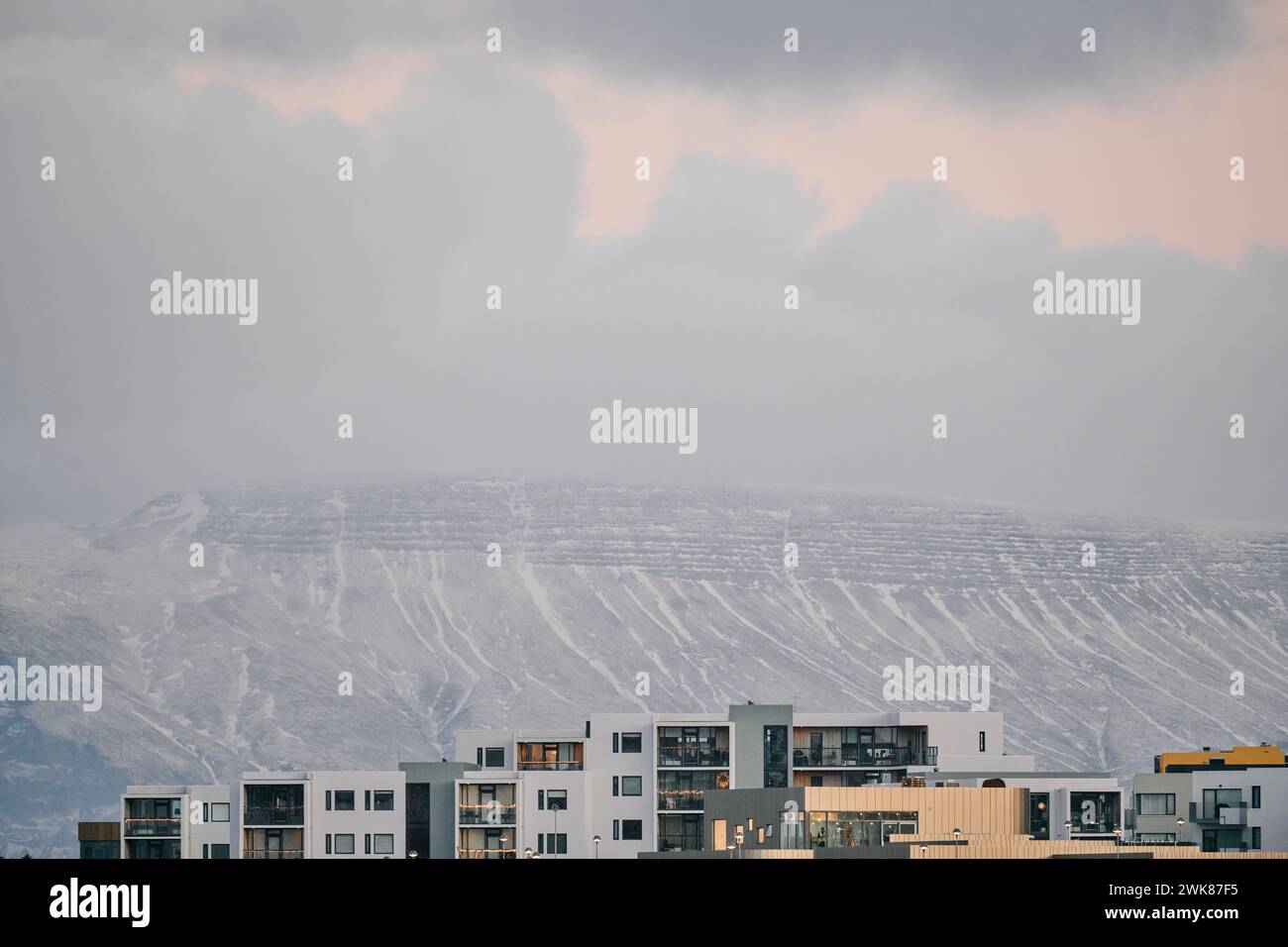 Snow residential structure hi-res stock photography and images - Alamy