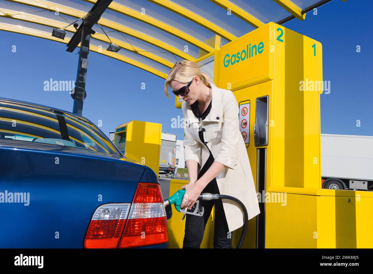 woman pumping gas at a gas station Stock Photo - Alamy