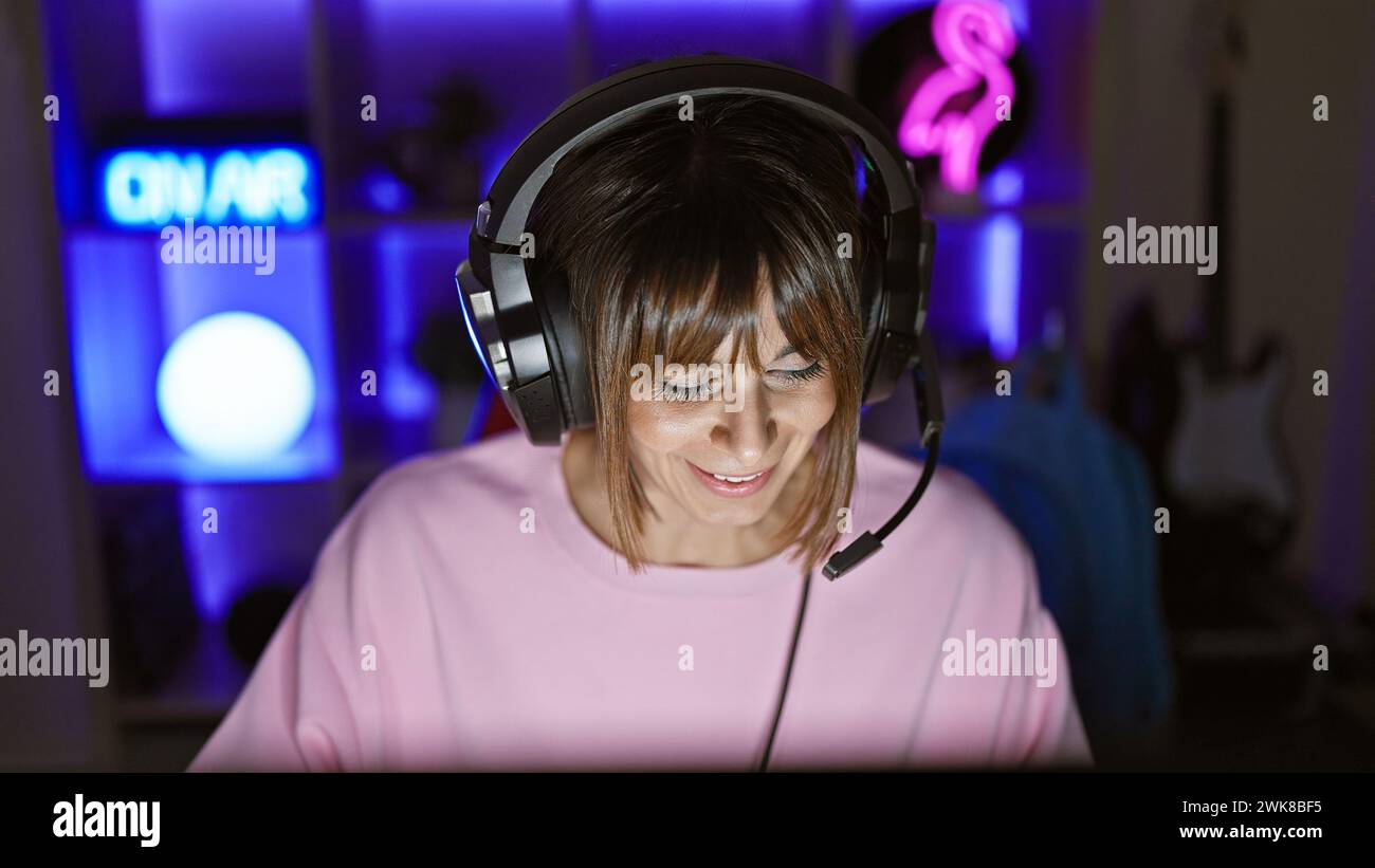 Influencer latina hi-res stock photography and images - Alamy