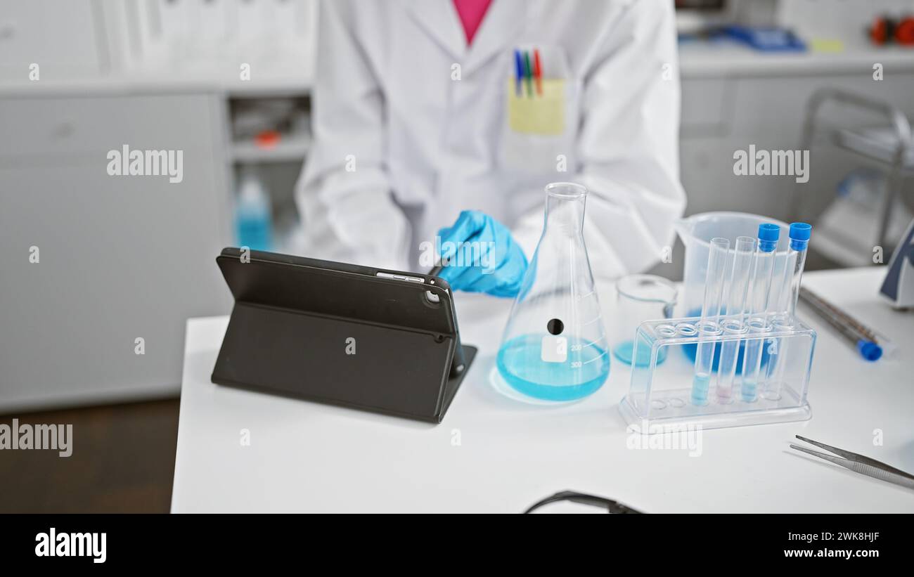 Chemistry texts hi-res stock photography and images - Alamy