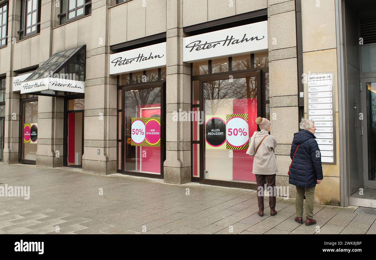 Filiale des Bekleidungsunternehmens Peter Hahn am Ballindamm 37 ...