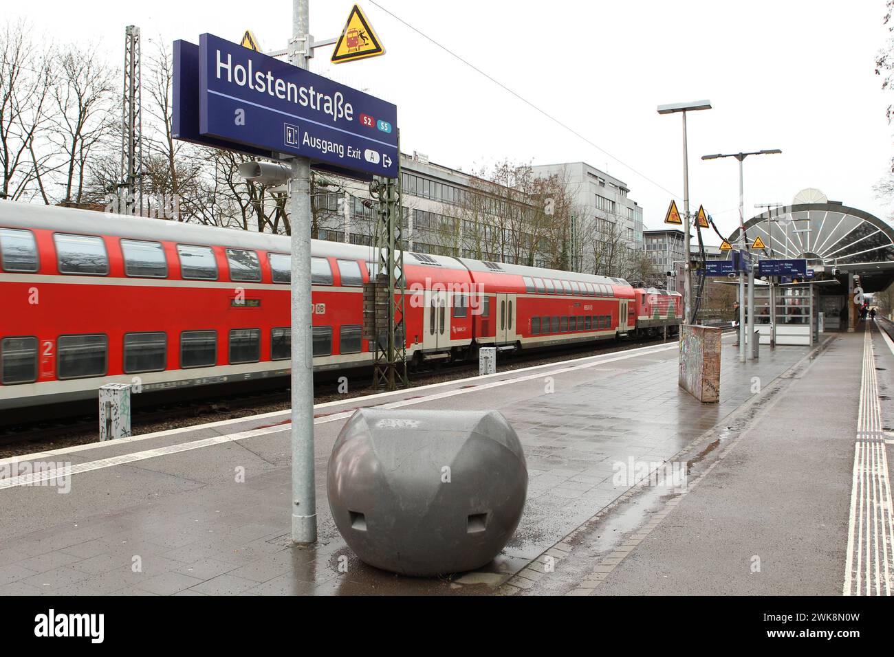 Regionalzug der deutschen bahn hi-res stock photography and images - Alamy